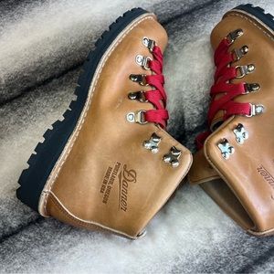 Danner | Shoes | Danner Mountain Light Cascade Brown Leather Lace Up ...
